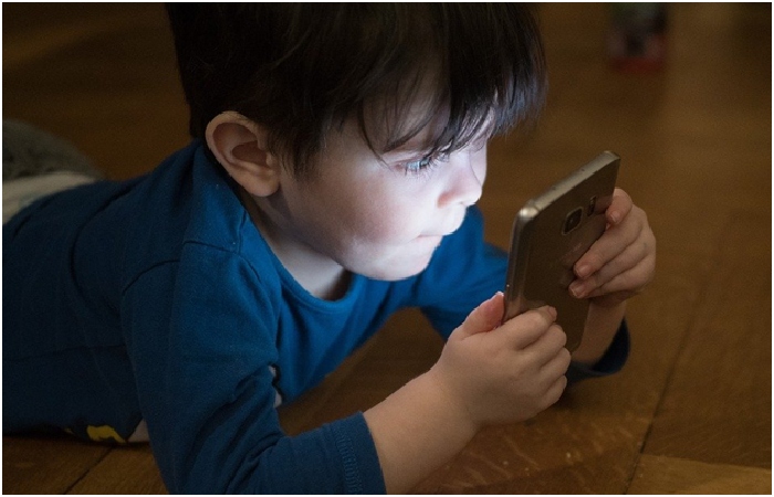 Does Technology Affect Children's Mental Health? - Techies Guardian
